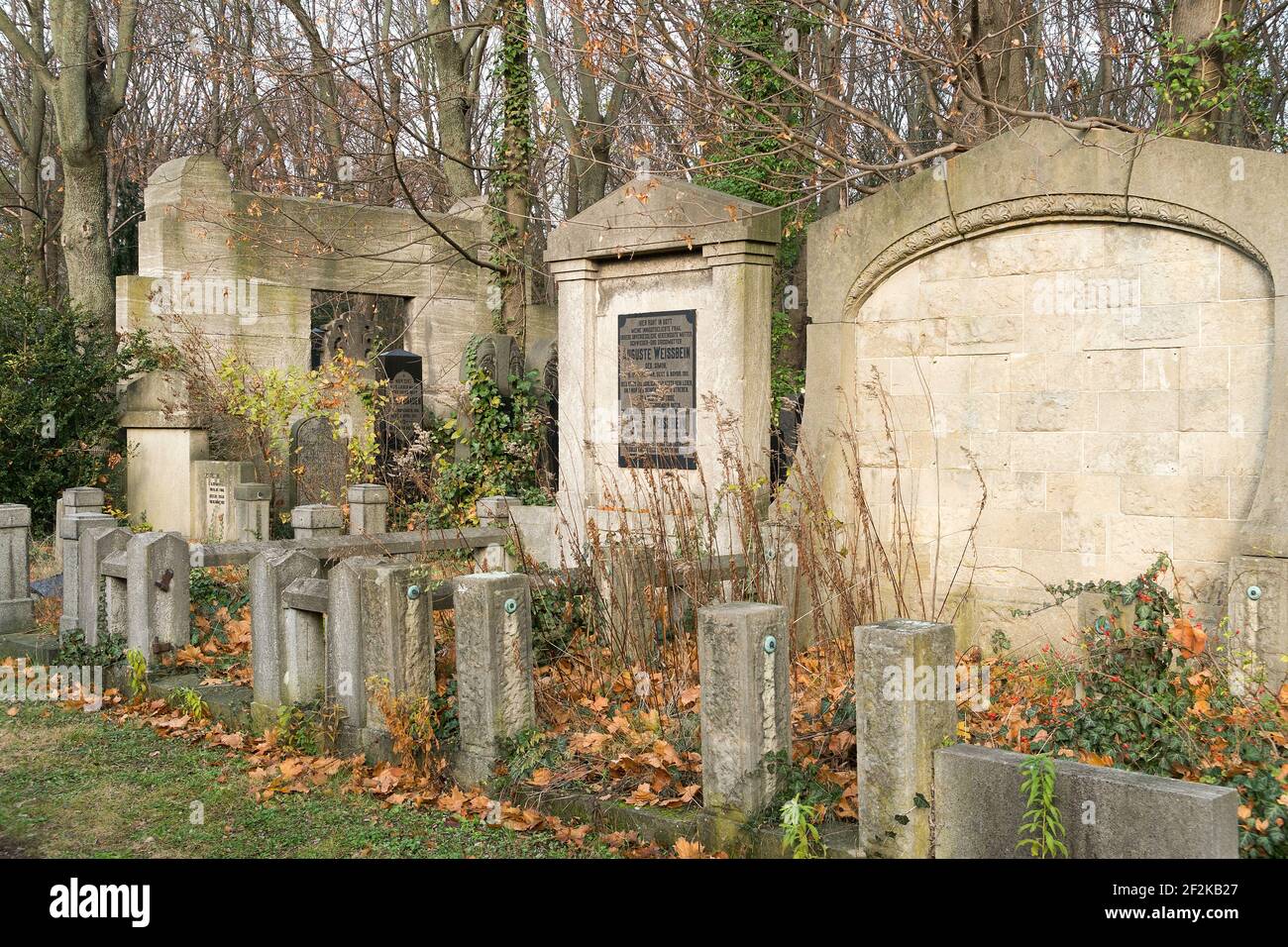 Berlin, Jewish cemetery Berlin Weissensee, largest preserved Jewish ...
