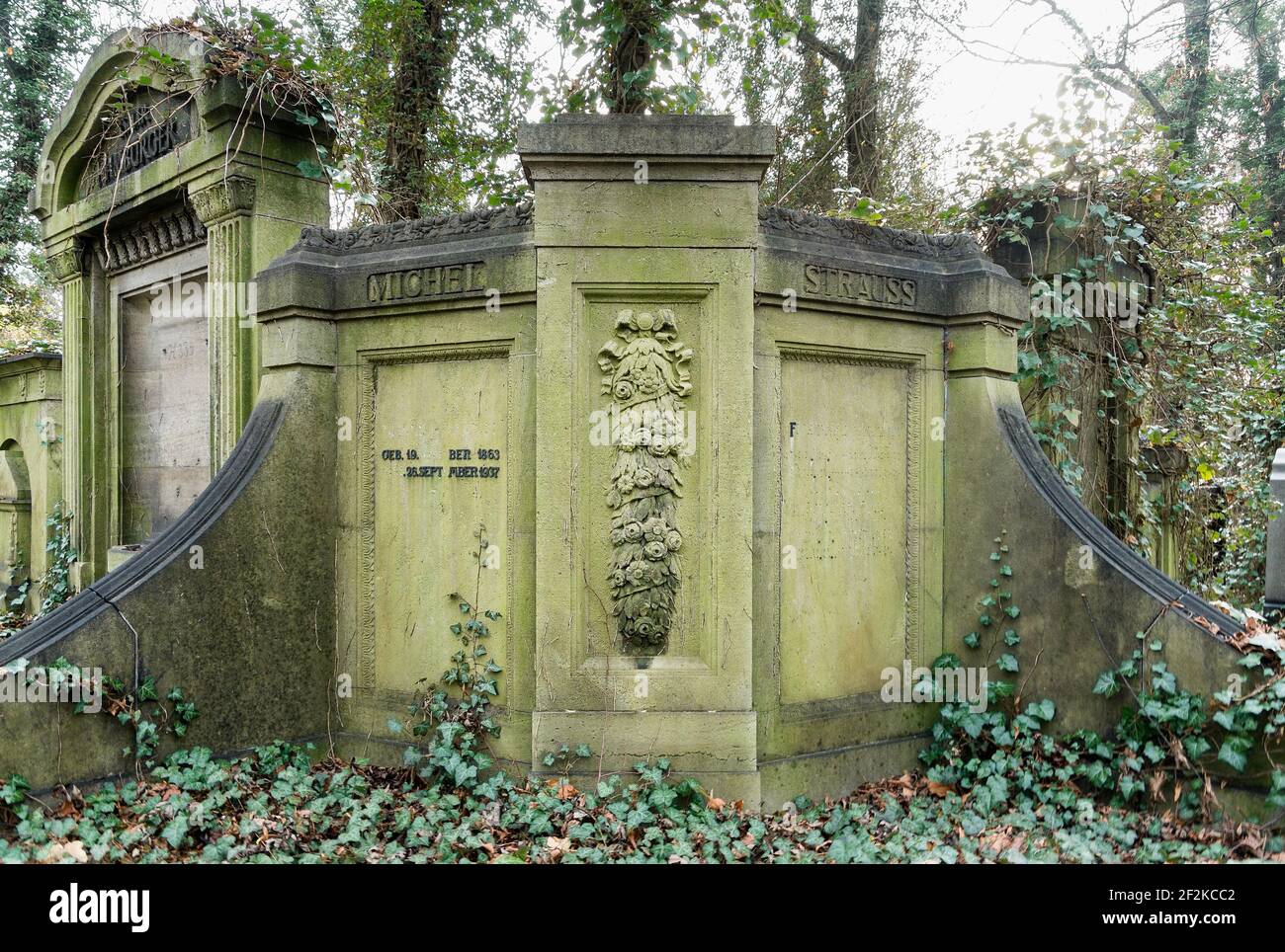 Berlin, Jewish cemetery Berlin Weissensee, largest surviving Jewish ...