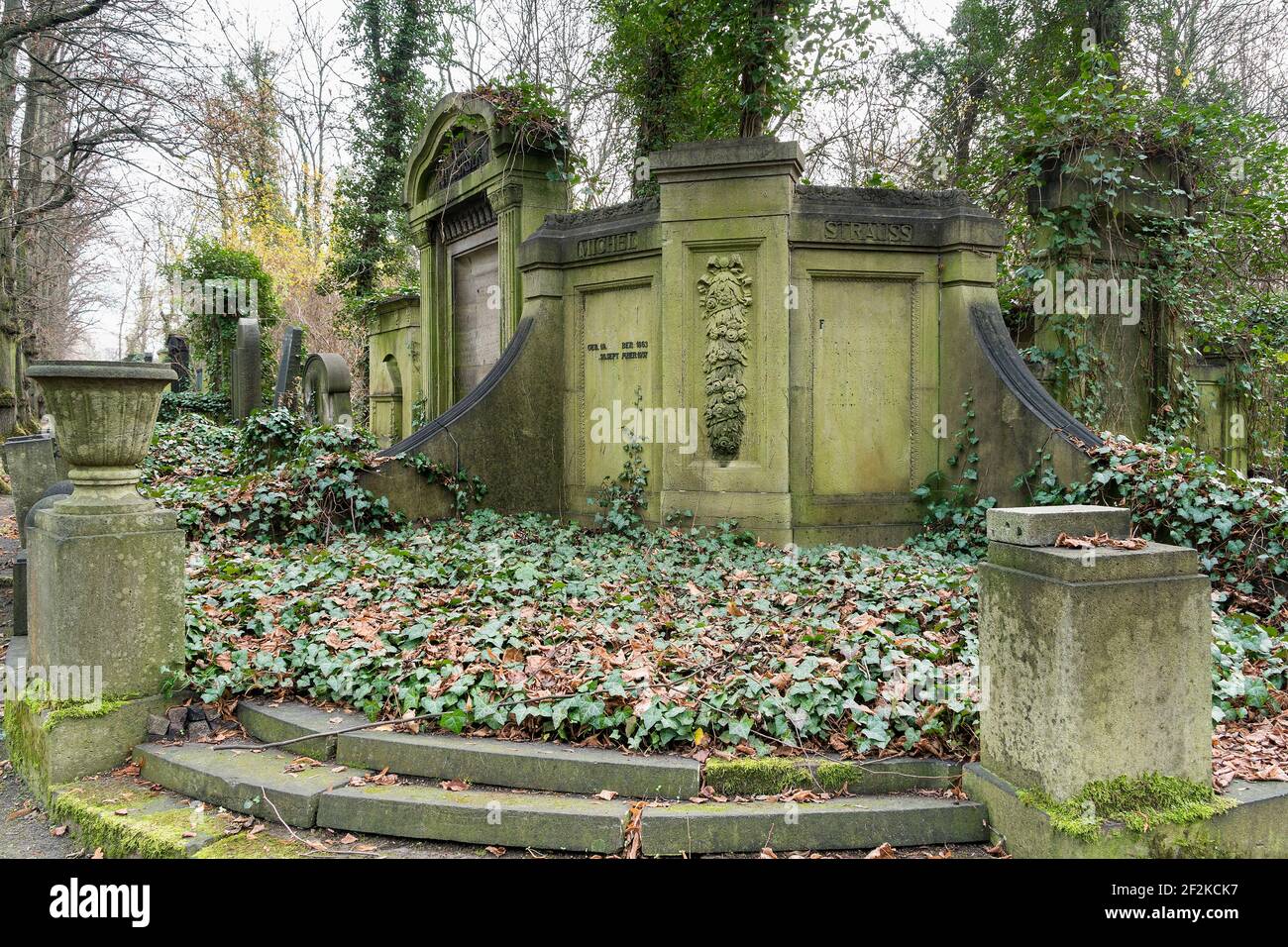 Berlin, Jewish cemetery Berlin Weissensee, largest surviving Jewish ...