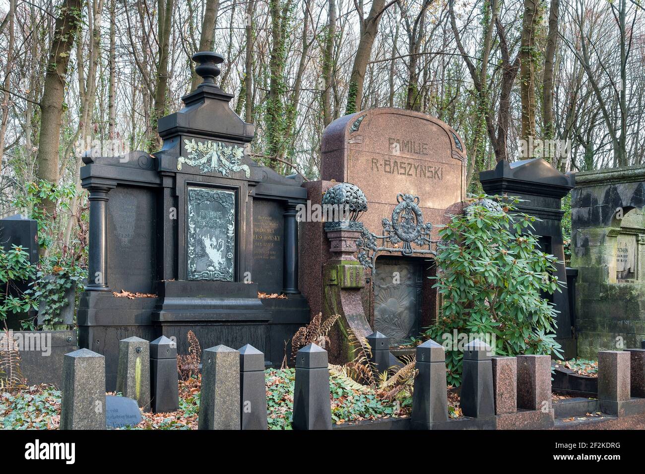 Berlin, Jewish cemetery Berlin Weissensee, Art Nouveau grave complex ...