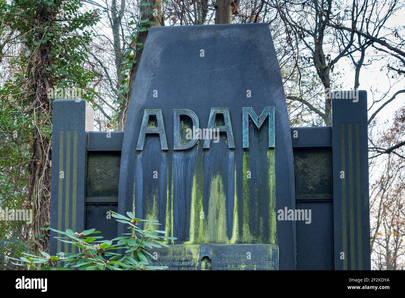 Berlin, Jewish cemetery Berlin Weissensee, Art Nouveau grave complex ...
