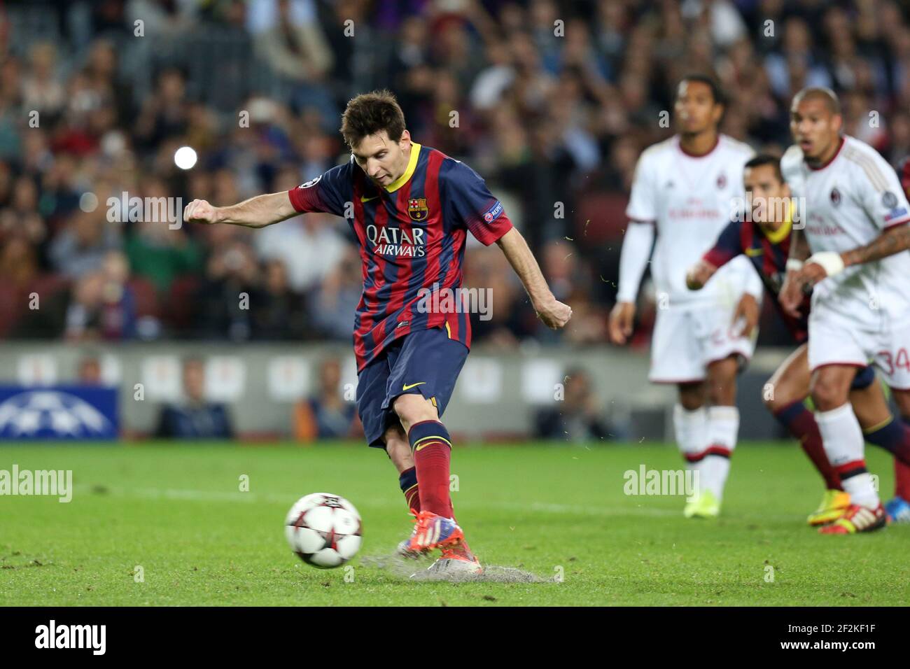 Lionel messi fc barcelona kick hi-res stock photography and images - Alamy