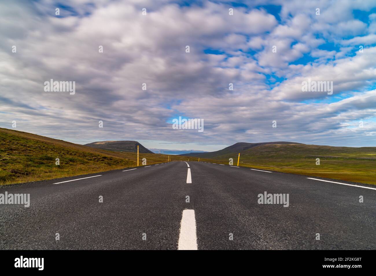 Beautiful empty roads hi-res stock photography and images - Alamy