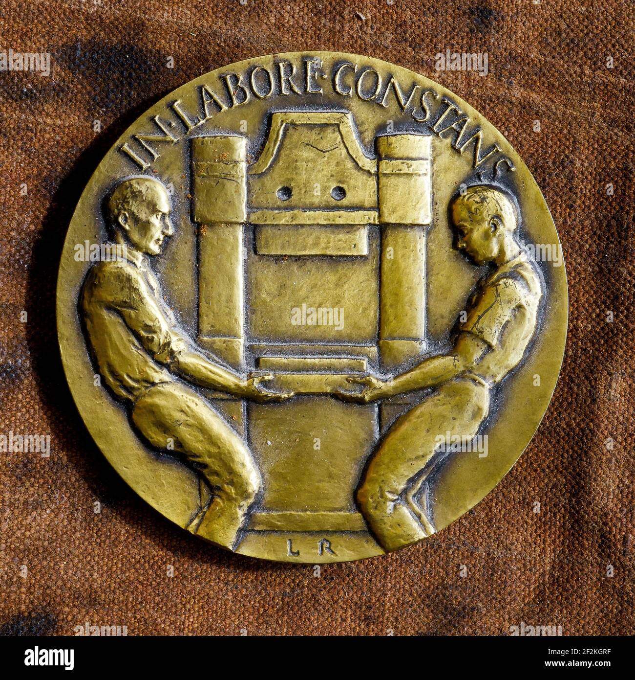 Bronze medal, with two workers and the words "Hard workers ...