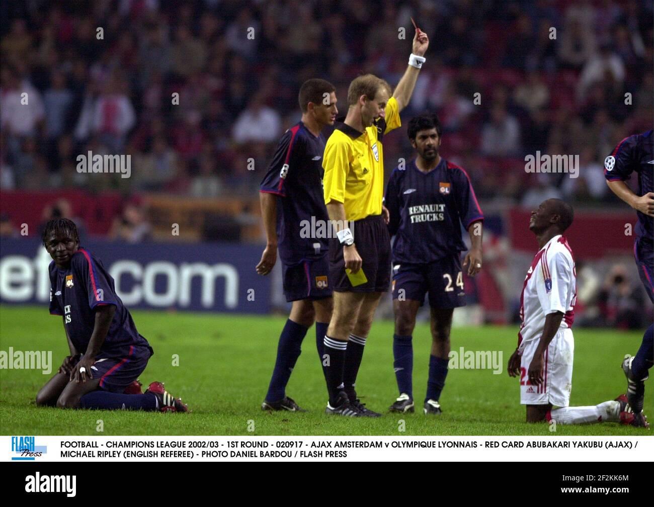 English referee hi-res stock photography and images - Alamy