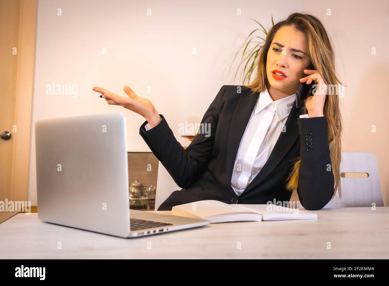 A Spanish businesswoman working with a laptop Stock Photo - Alamy