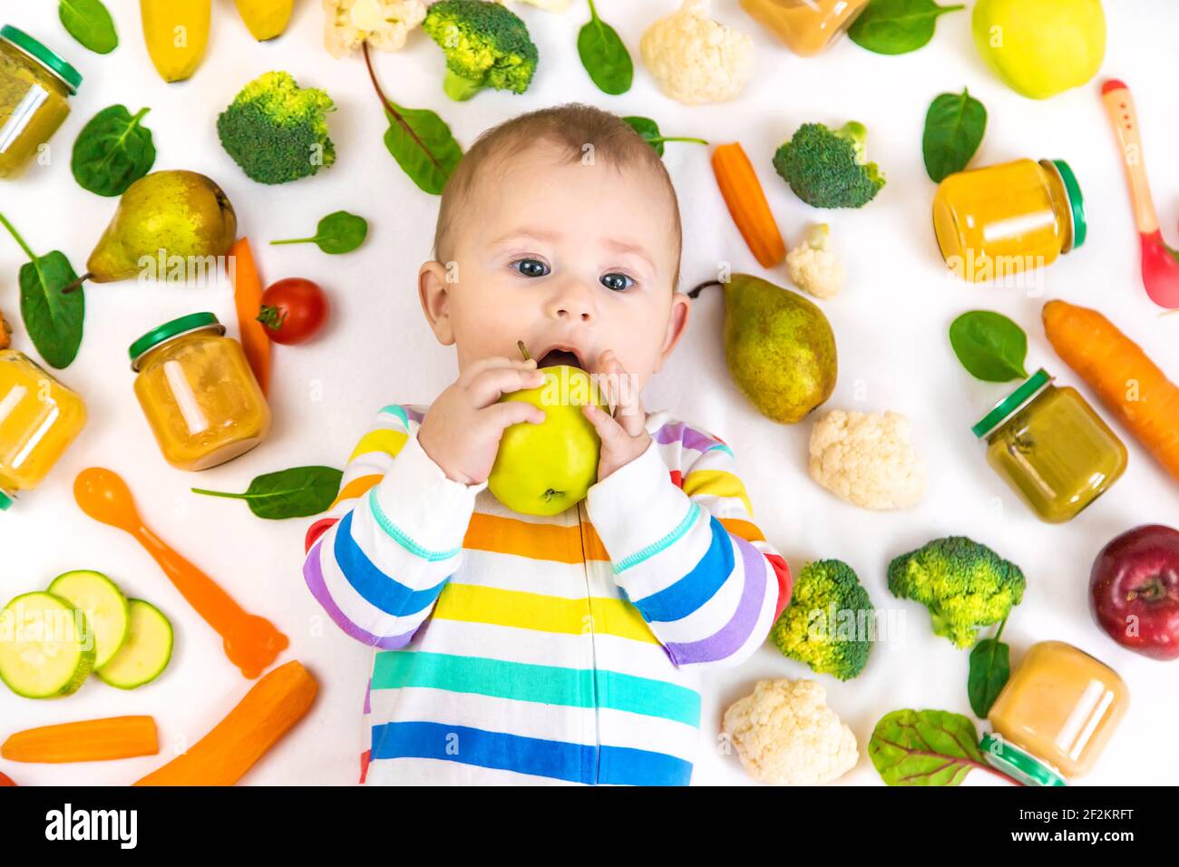Baby food puree with vegetables and fruits. Selective focus. nutrition ...