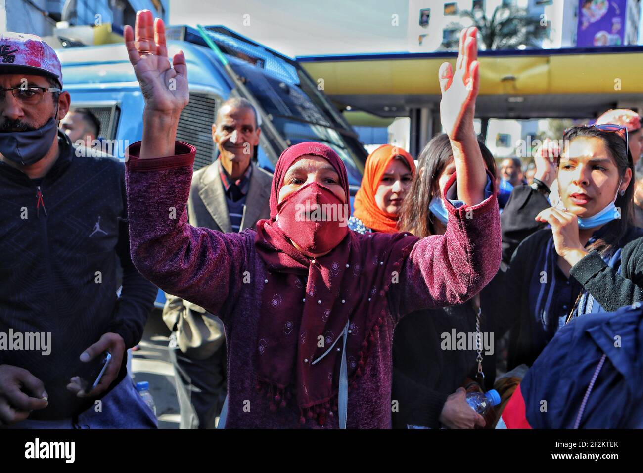 Algerian people left, raising slogans and demanding the fall of the ...