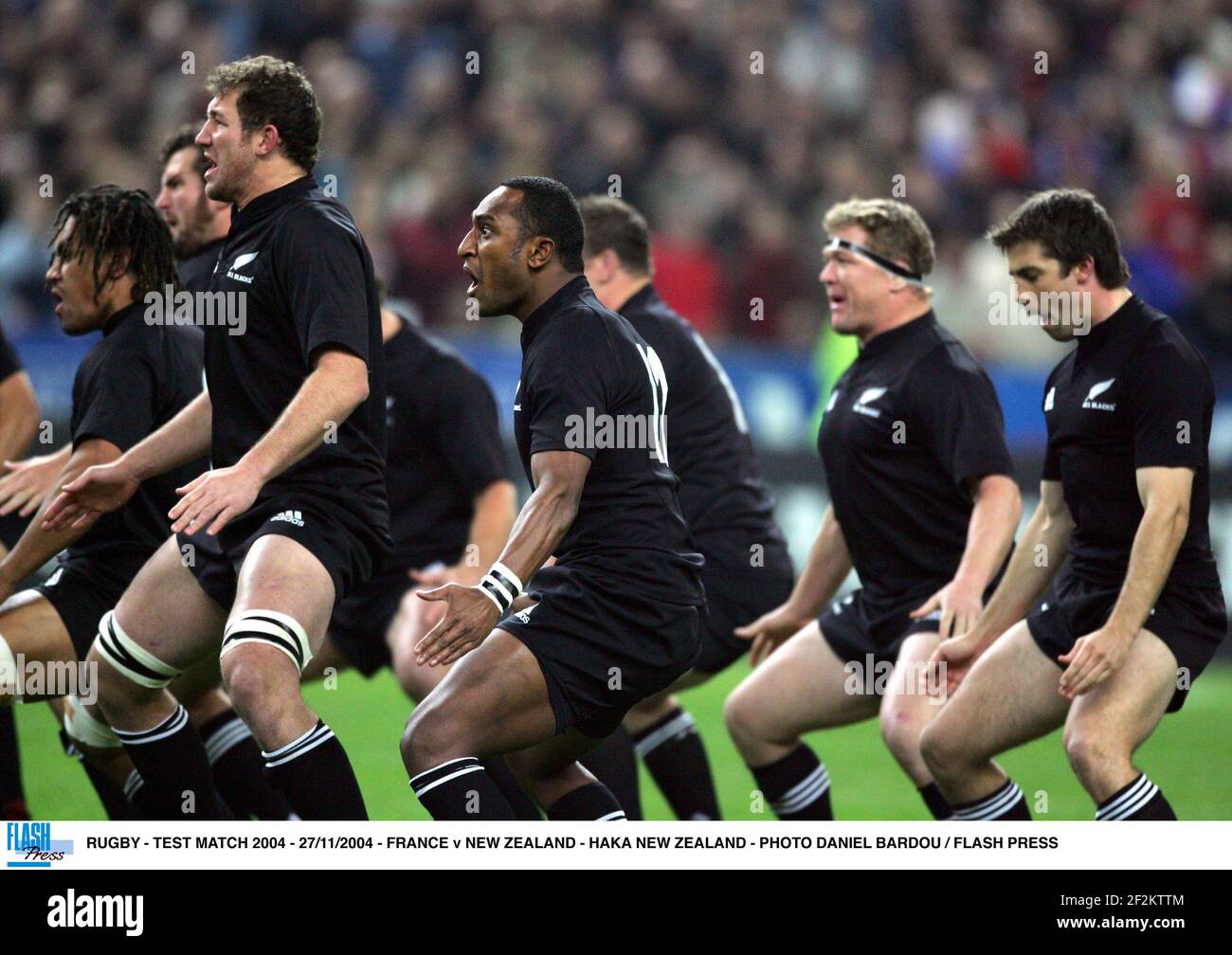 RUGBY - TEST MATCH 2004 - 27/11/2004 - FRANCE v NEW ZEALAND - HAKA NEW ...