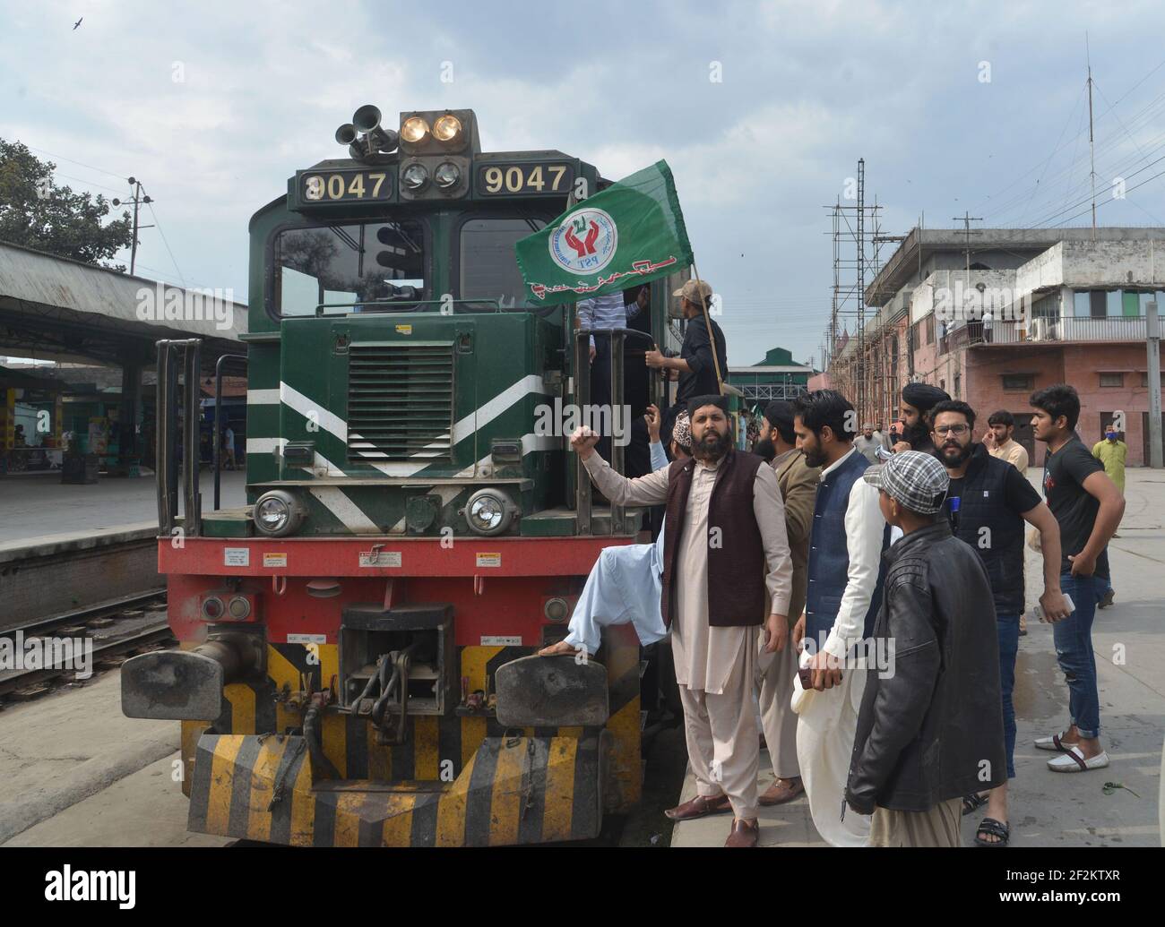 Lahore, Pakistan. 12th Mar, 2021. Pakistan Sunni Tehreek (PST) workers ...