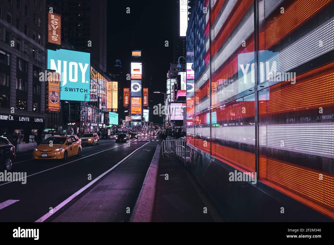 Crowded time square hi-res stock photography and images - Alamy