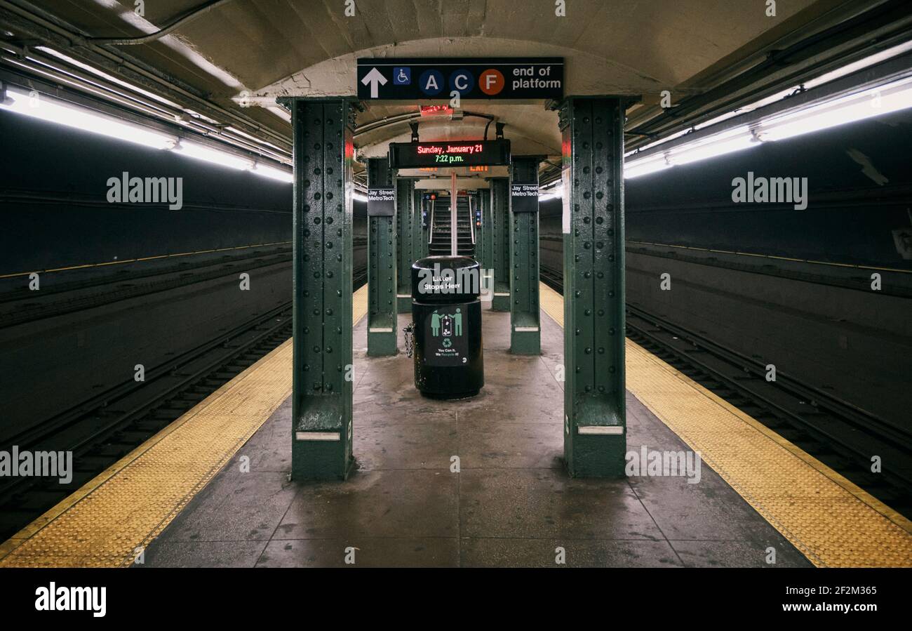 Empty new street station hi-res stock photography and images - Alamy