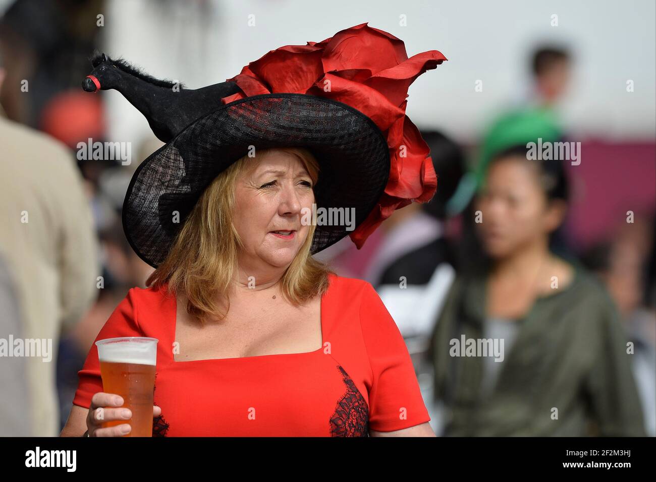 France, Paris : women and different hats for elegance during The Qatar ...