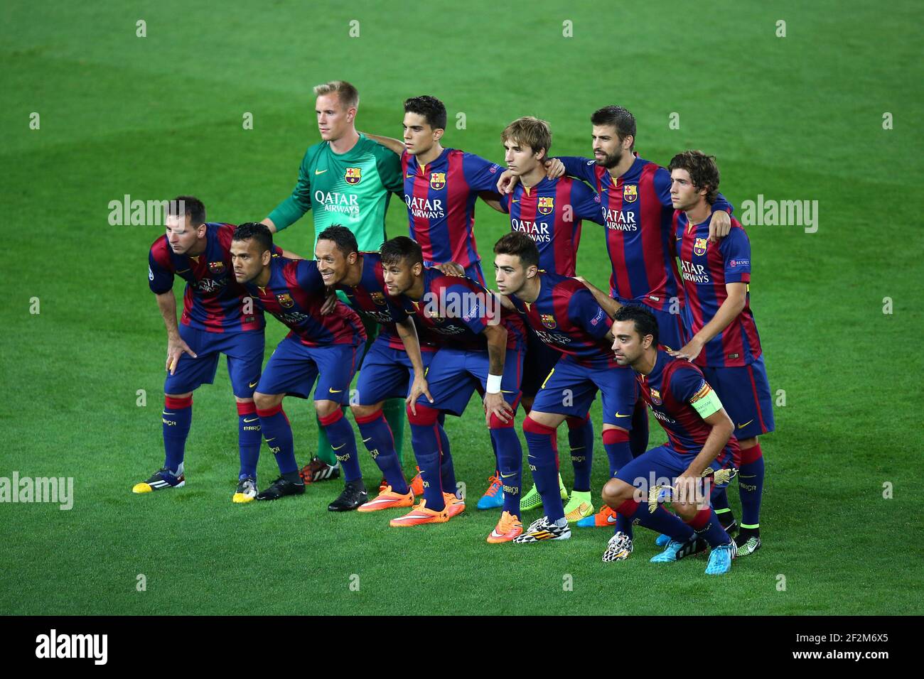 Fc barcelona team pose group hi-res stock photography and images - Alamy