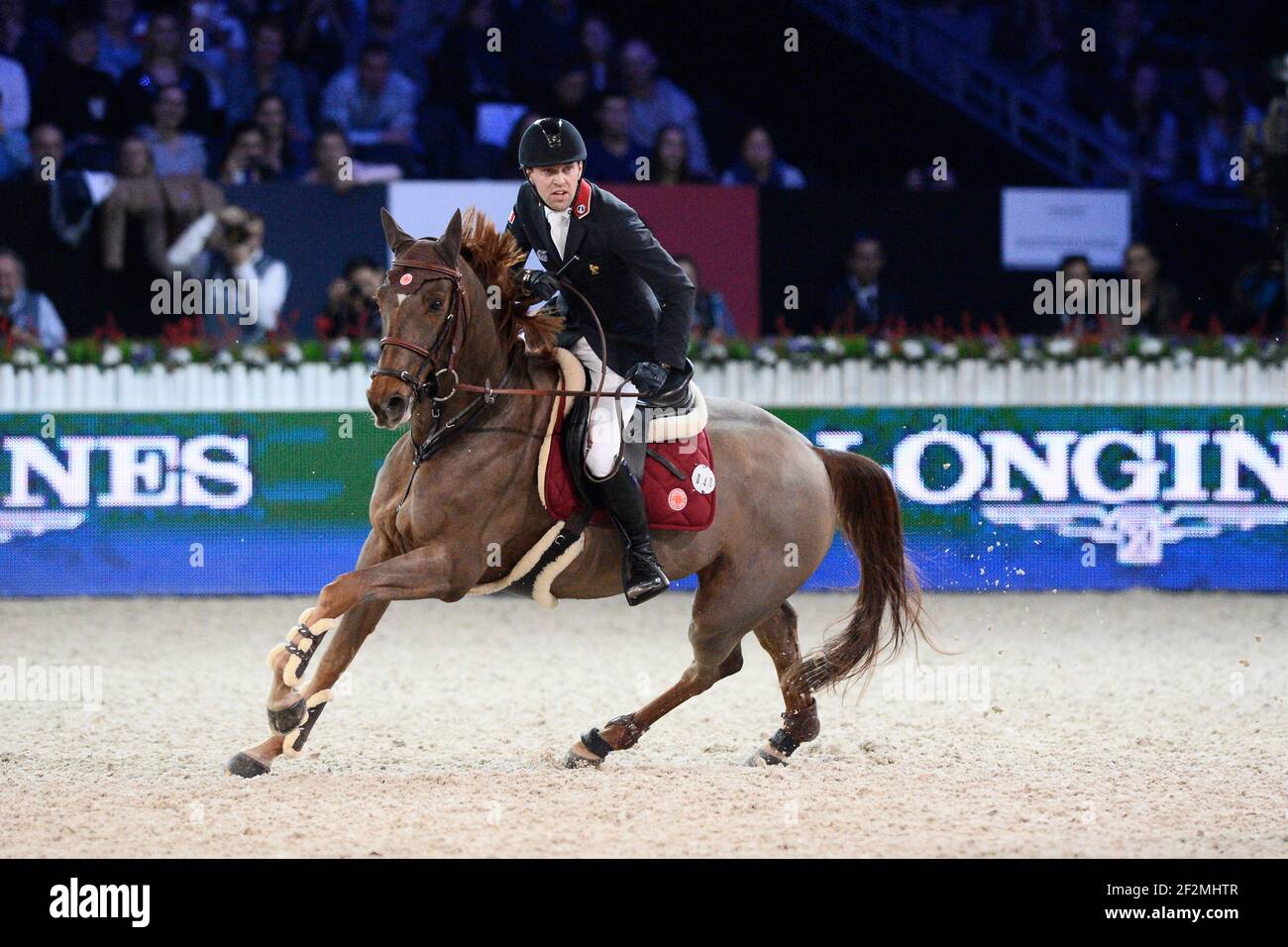 Simon Delestre sur Hermes Ryan in action during the Longines Grand Prix ...