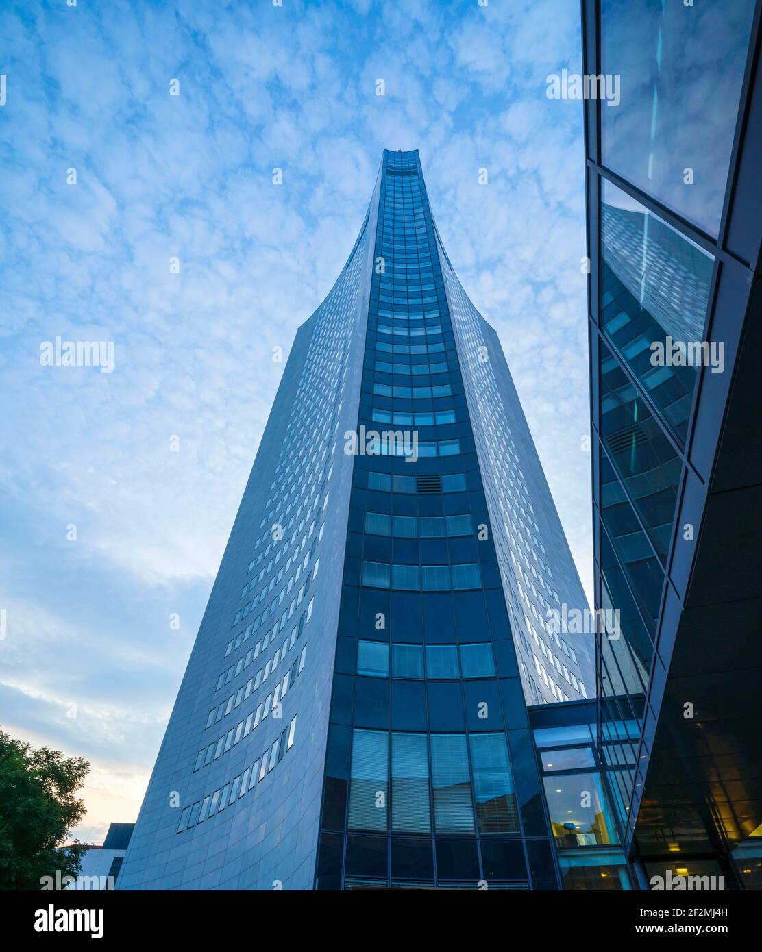 34 storey tower hi-res stock photography and images - Alamy