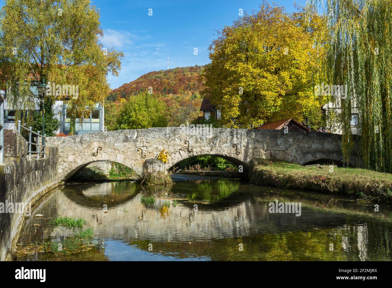 Old stone arch bridge hi-res stock photography and images - Alamy