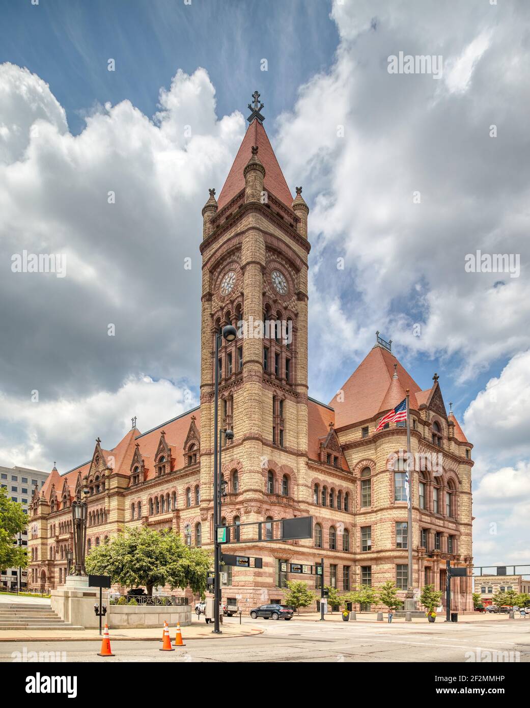 Cincinnati City Hall, seat of the municipal government, was built in ...
