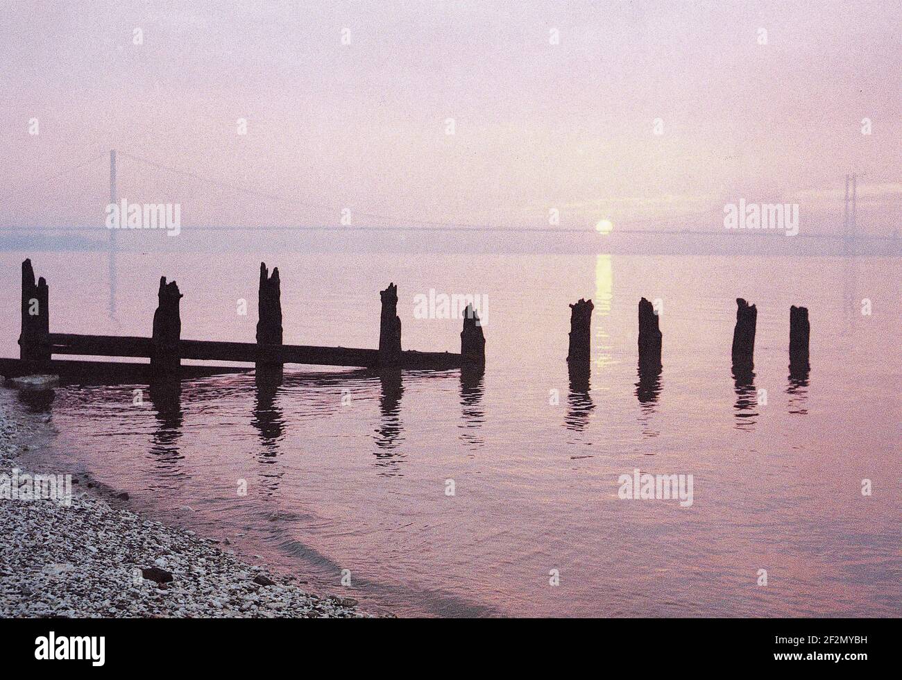 Sunrise over the Humber Bridge from North Ferriby on the northern bank ...