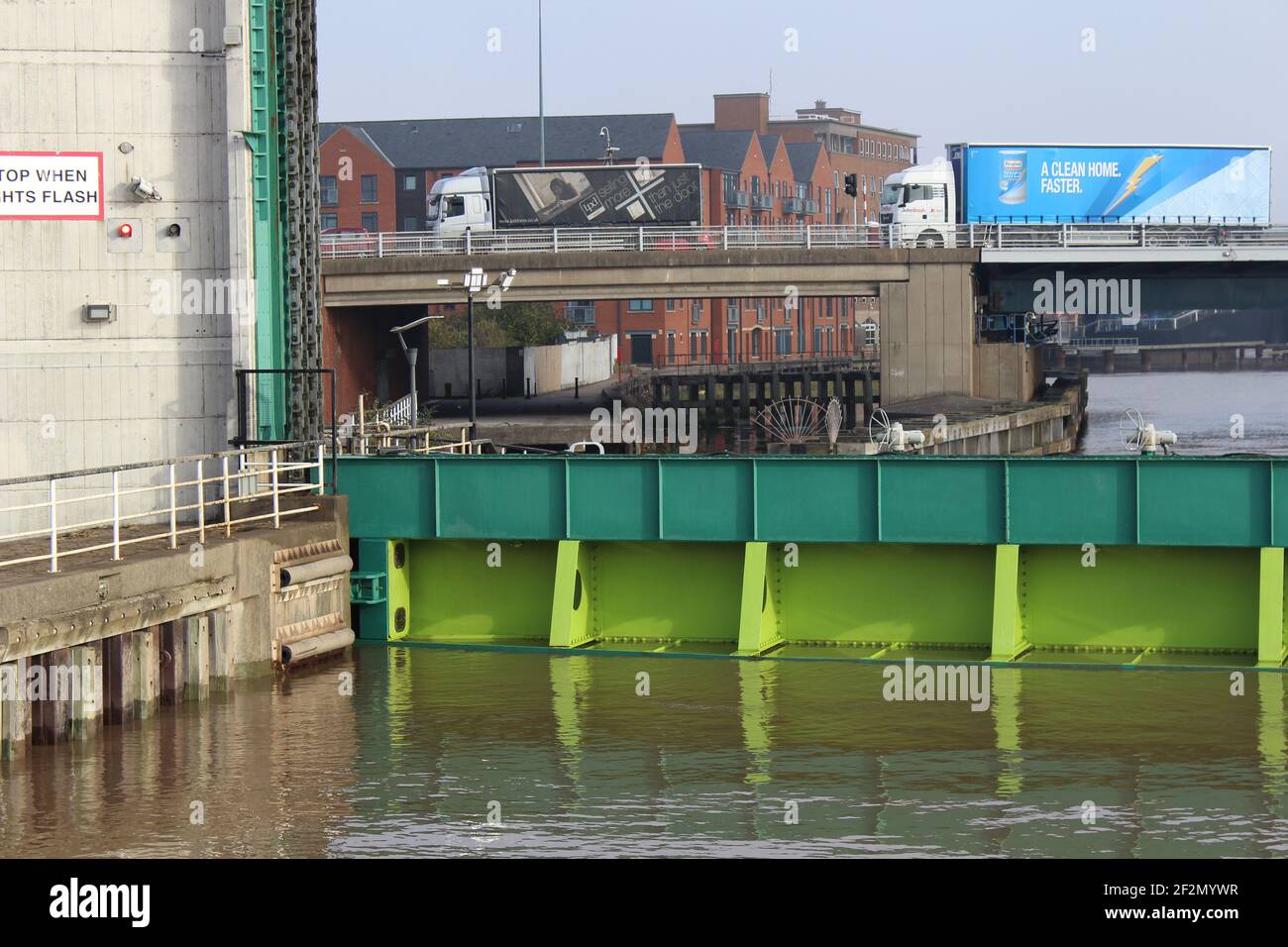 River Hull Tidal Barrier lowered to prevent tidal surge inundating Hull ...