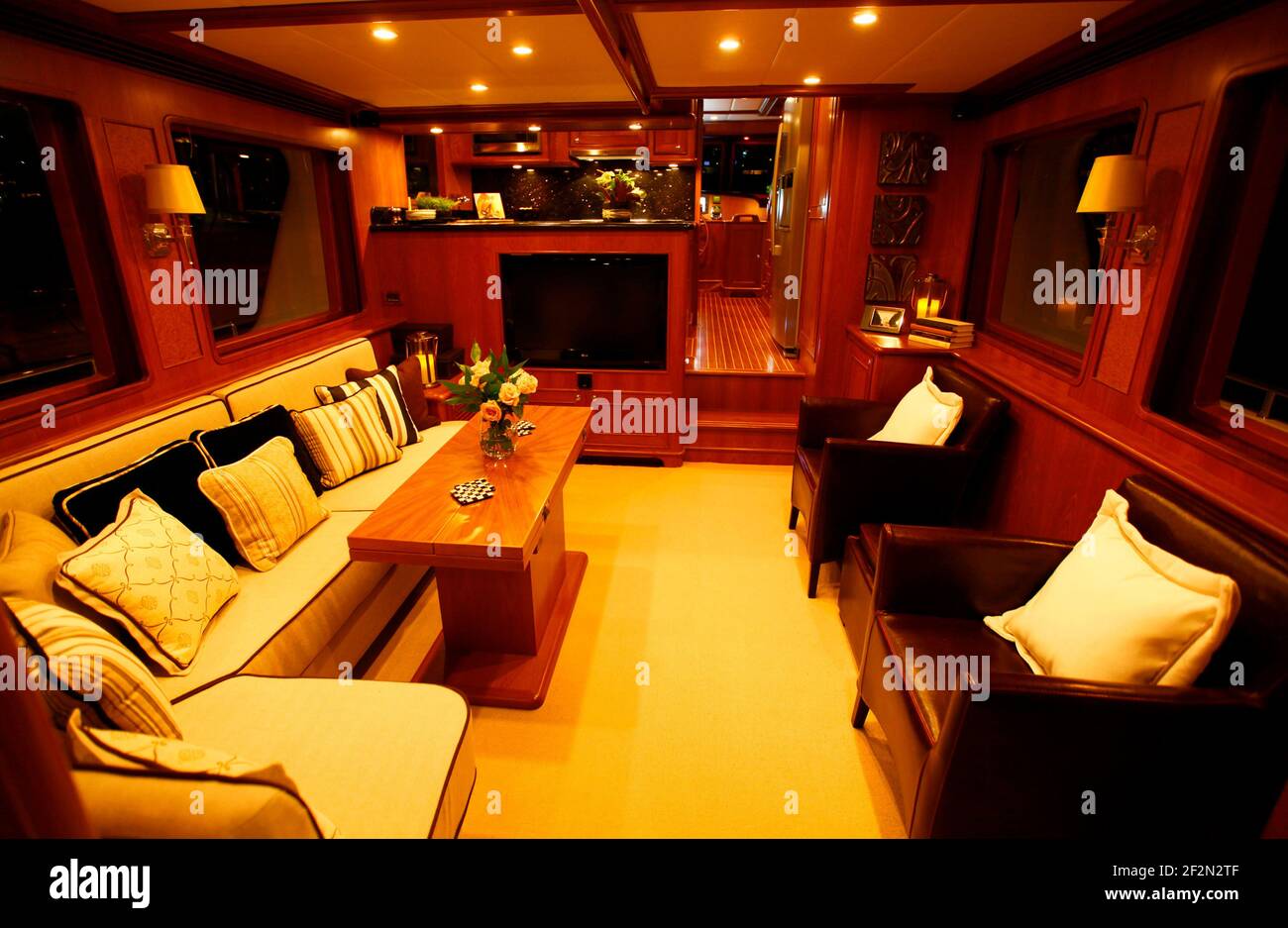 MOTOR YACHTING - OUTER REEF 63 - PITTWATER (AUS) - 04/2009PHOTO ...