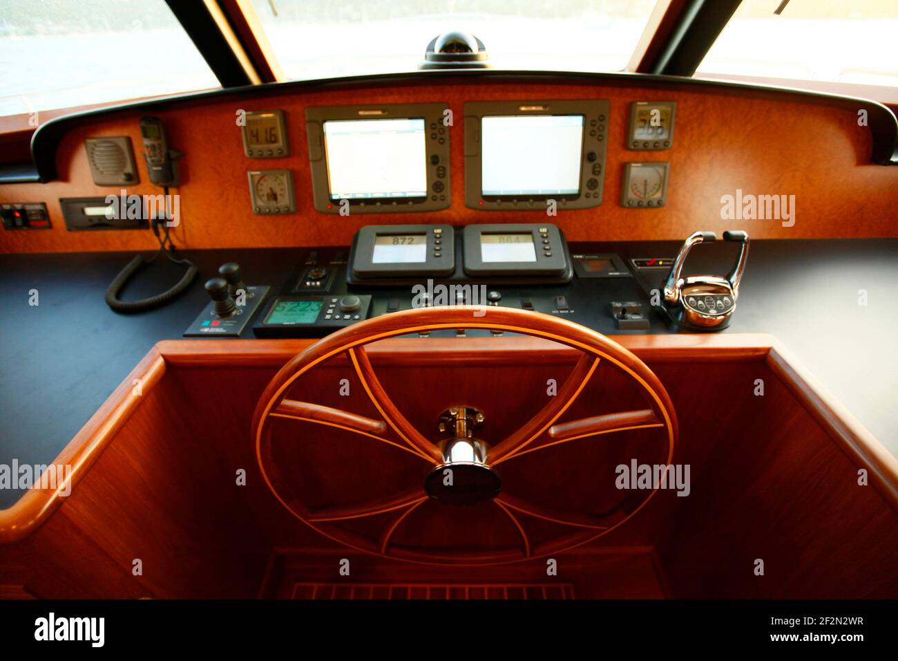 MOTOR YACHTING - OUTER REEF 63 - PITTWATER (AUS) - 04/2009PHOTO ...