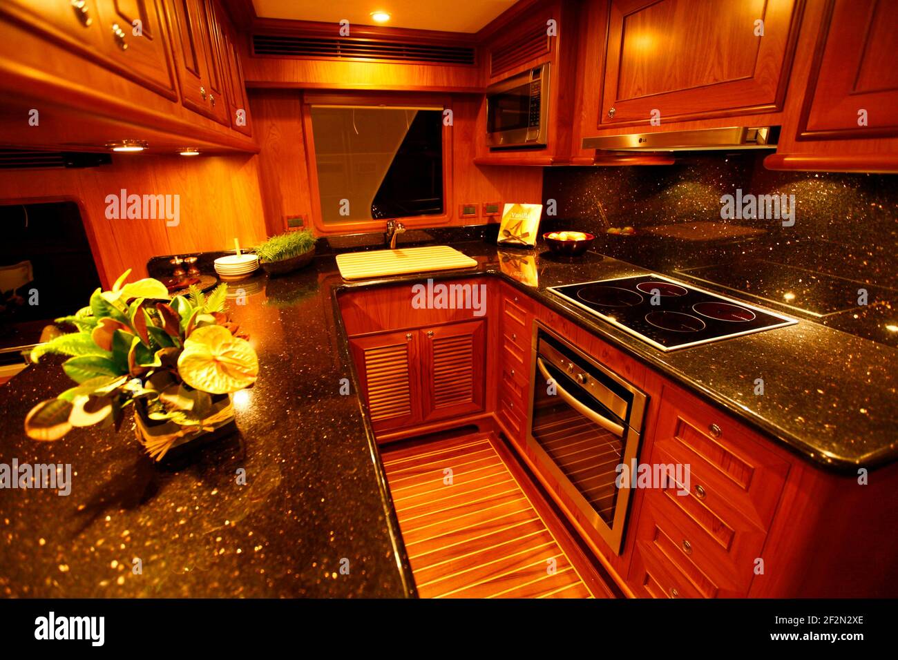 MOTOR YACHTING - OUTER REEF 63 - PITTWATER (AUS) - 04/2009PHOTO ...