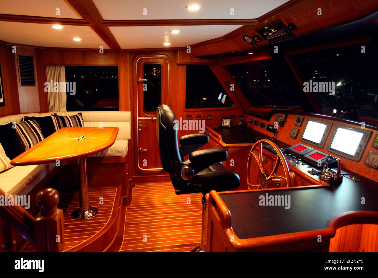 MOTOR YACHTING - OUTER REEF 63 - PITTWATER (AUS) - 04/2009PHOTO ...