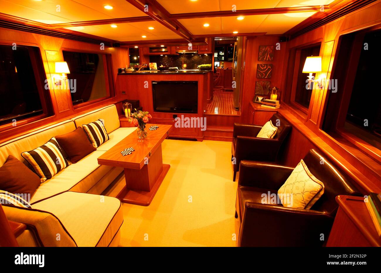 MOTOR YACHTING - OUTER REEF 63 - PITTWATER (AUS) - 04/2009PHOTO ...