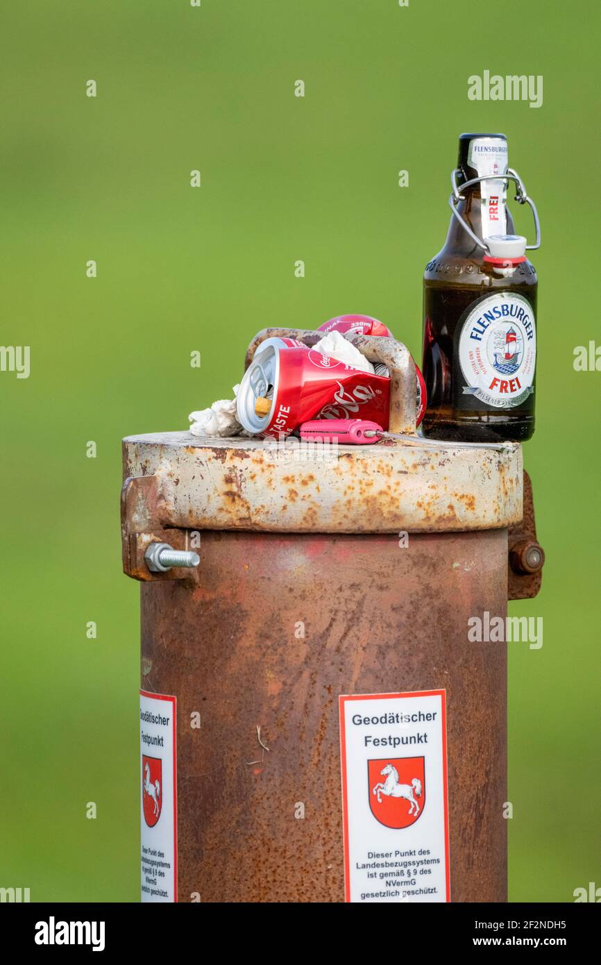 Waste environment alcohol rubbish hi-res stock photography and images ...