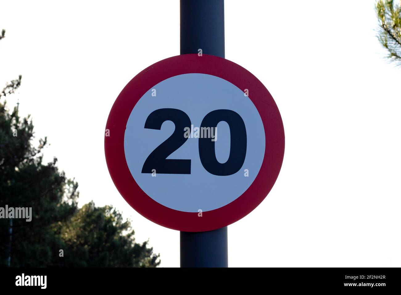 Speed limit sign mph kph hi-res stock photography and images - Alamy