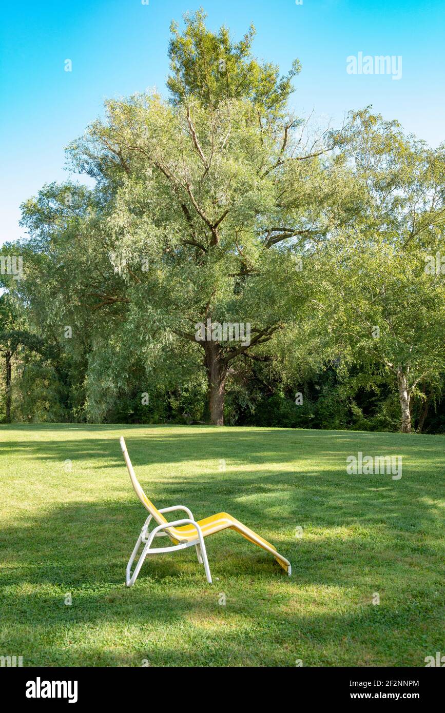 Garden lounger, meadow, trees, shade Stock Photo - Alamy