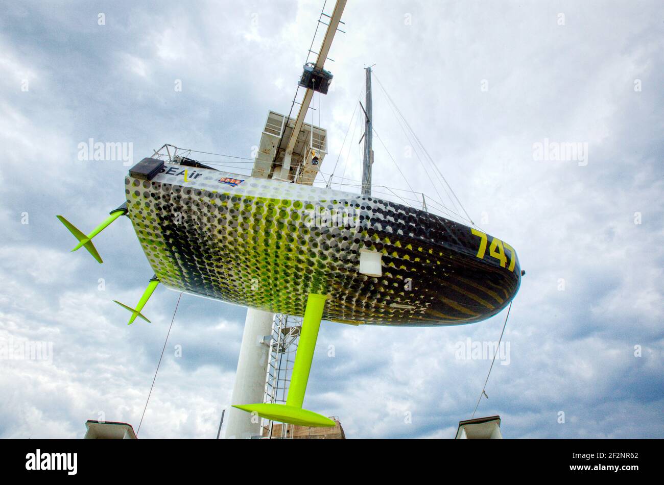 The 6,50m long SEAir Mini 747 monohull, ground-breaking Magnum 747 ...