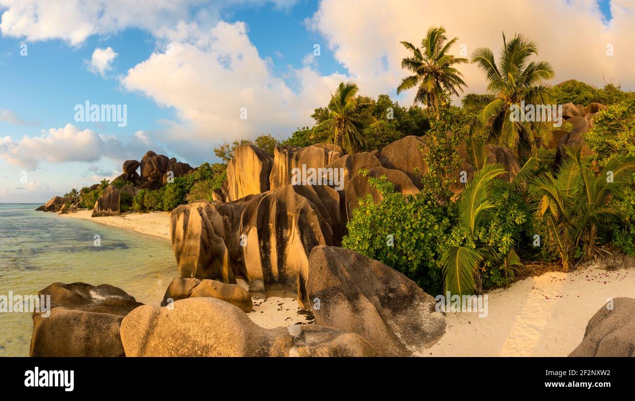 Panorama, Seychelles, La Digue, Anse source d´argent, rocks and palm ...