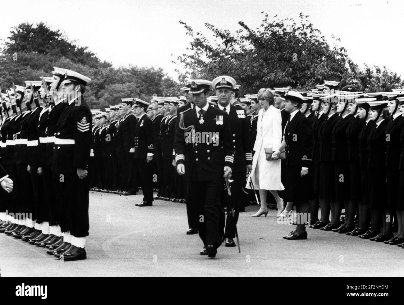 PRINCE CHARLES AND LADY DIANA AT HMS MERCURY NEAR PETERSFIELD. PIC MIKE WALKER, 1981 Stock Photo ...