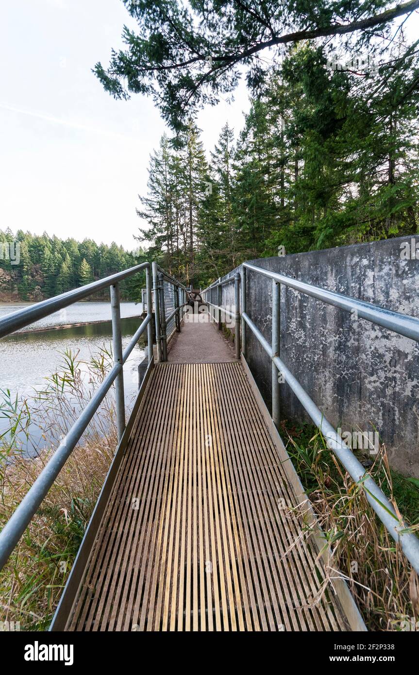 The dam at Round Lake in Lacamas Park in Vancouver, Washington Stock ...