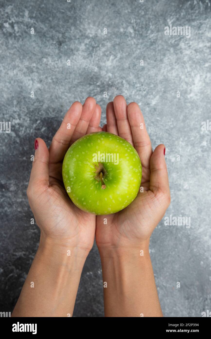 Hands of marble hi-res stock photography and images - Alamy