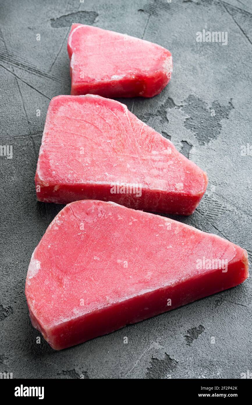 Frozen tuna fish steaks hi-res stock photography and images - Alamy