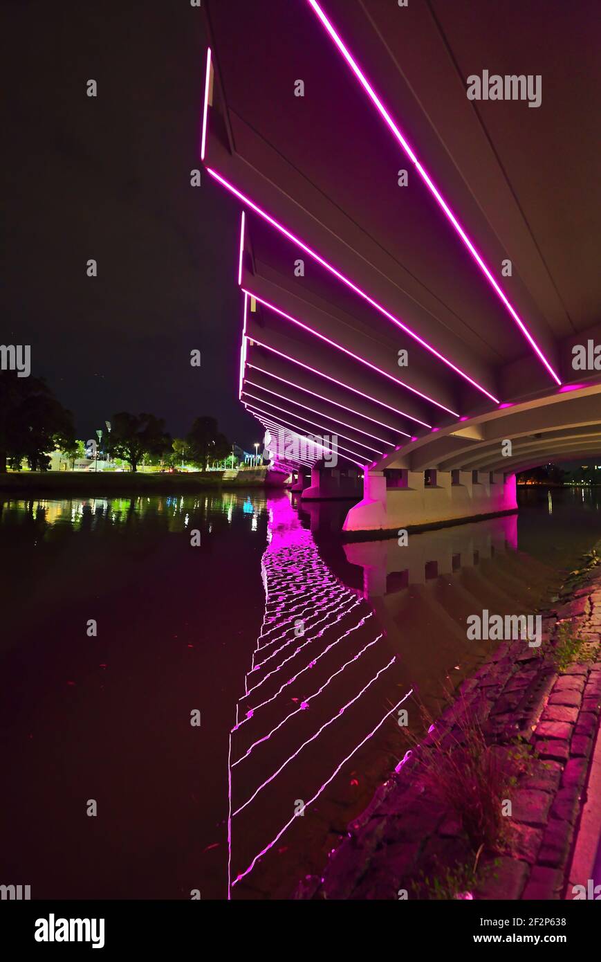The Swan Street Bridge over the Yarra River at night Stock Photo - Alamy