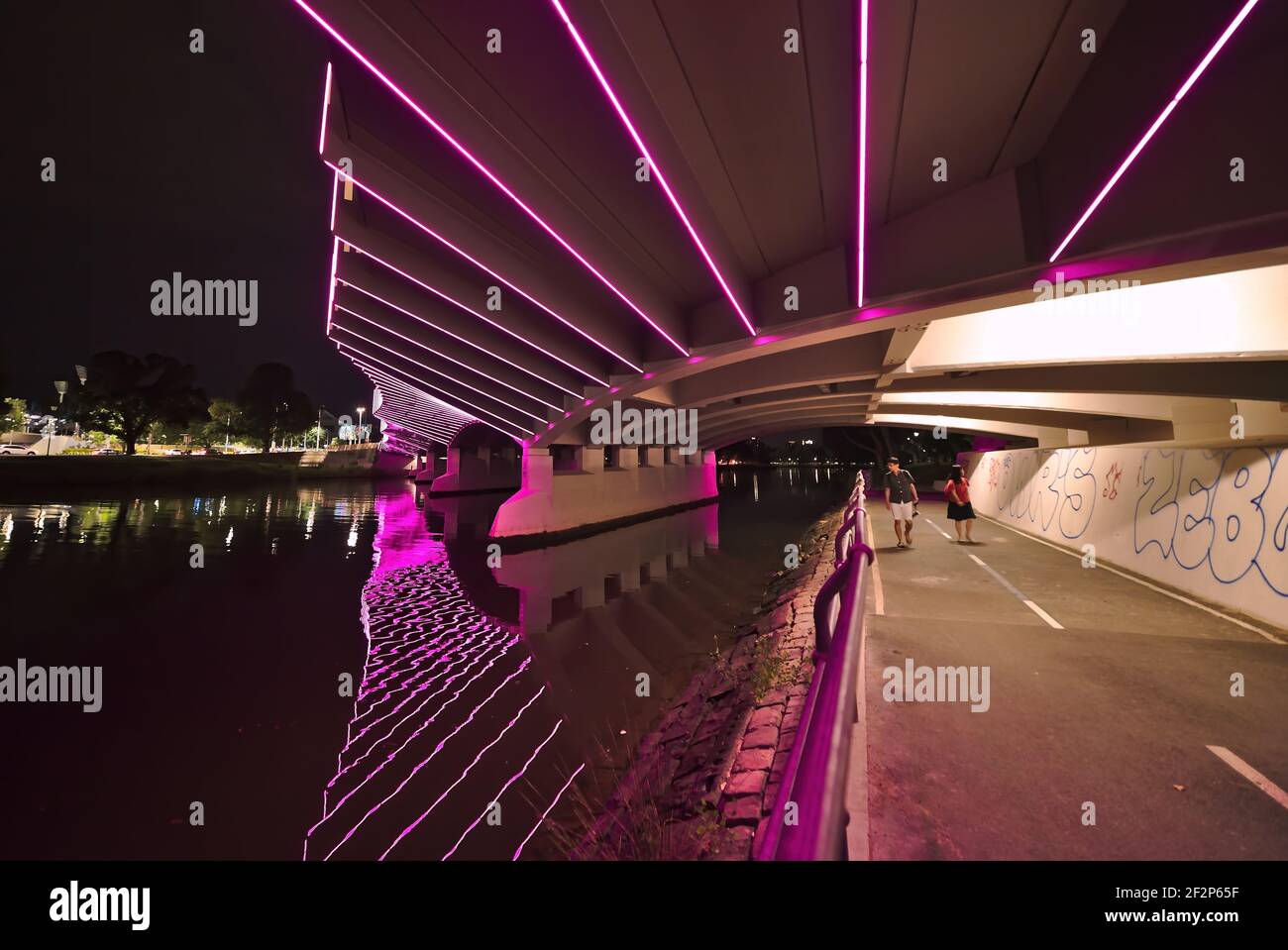 The Swan Street Bridge over the Yarra River at night Stock Photo - Alamy