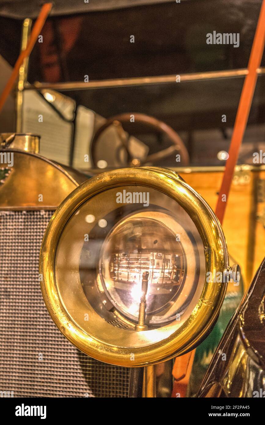 Antique Headlight from a 1912 Oakland Model 30 Stock Photo - Alamy