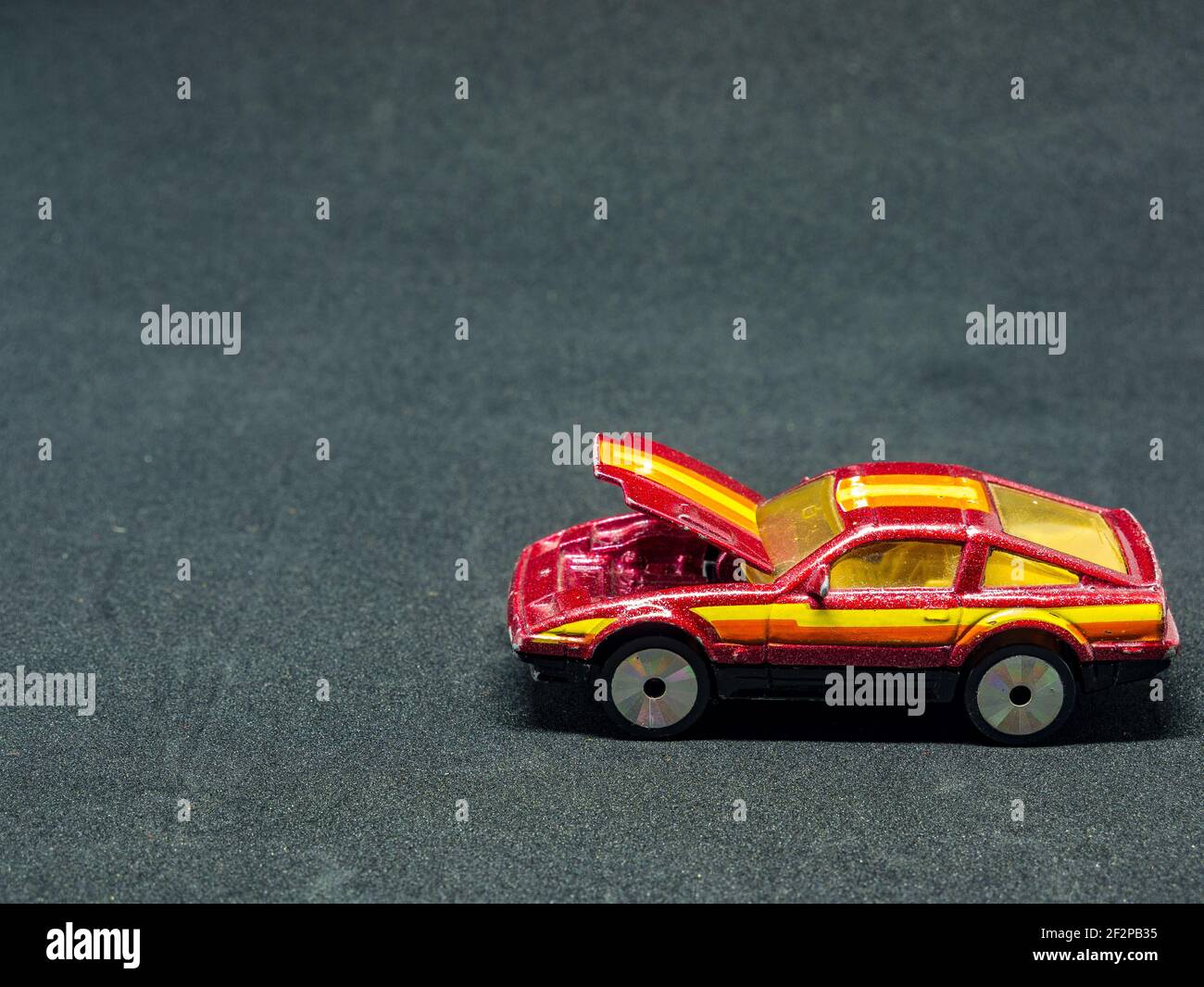 Open engine cover hi-res stock photography and images - Alamy