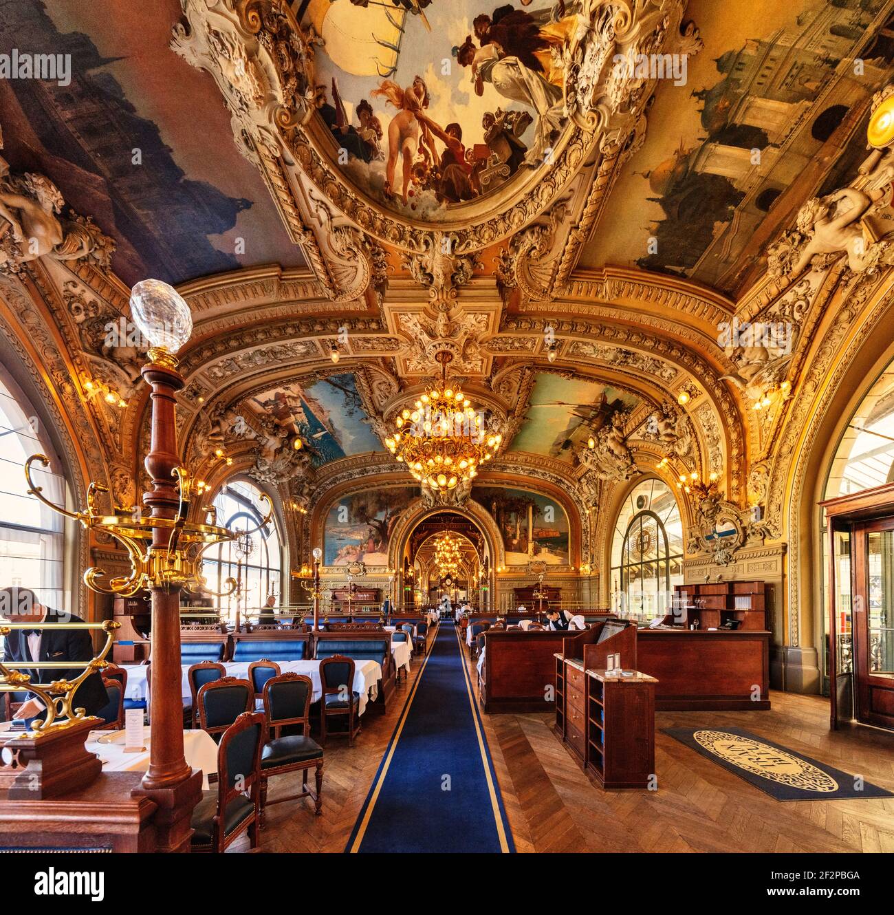 France, Paris, restaurant, table setting, magnificent stucco ...