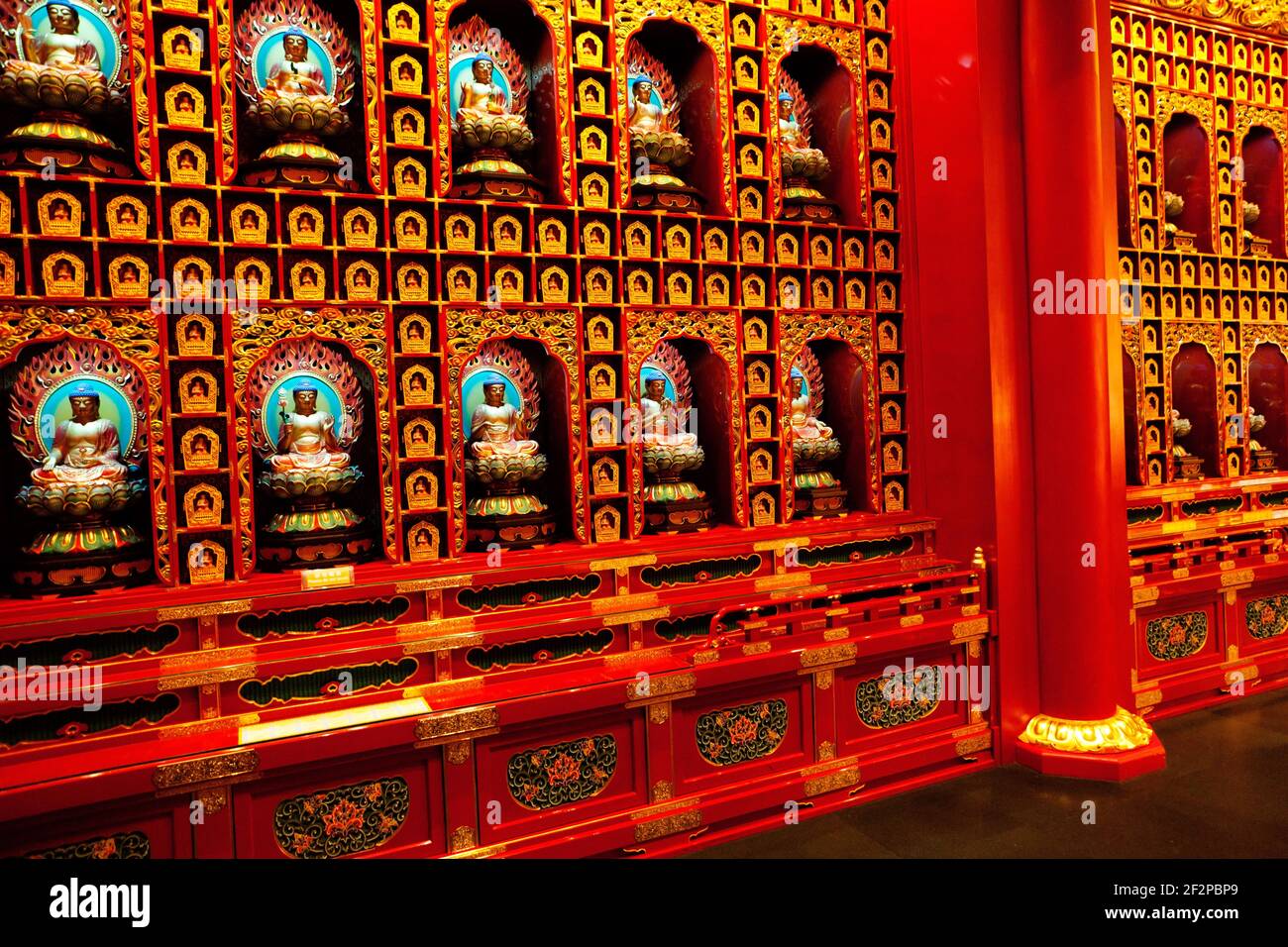 Buddhas in the Buddha Tooth Relic Temple in Chinatown Stock Photo - Alamy