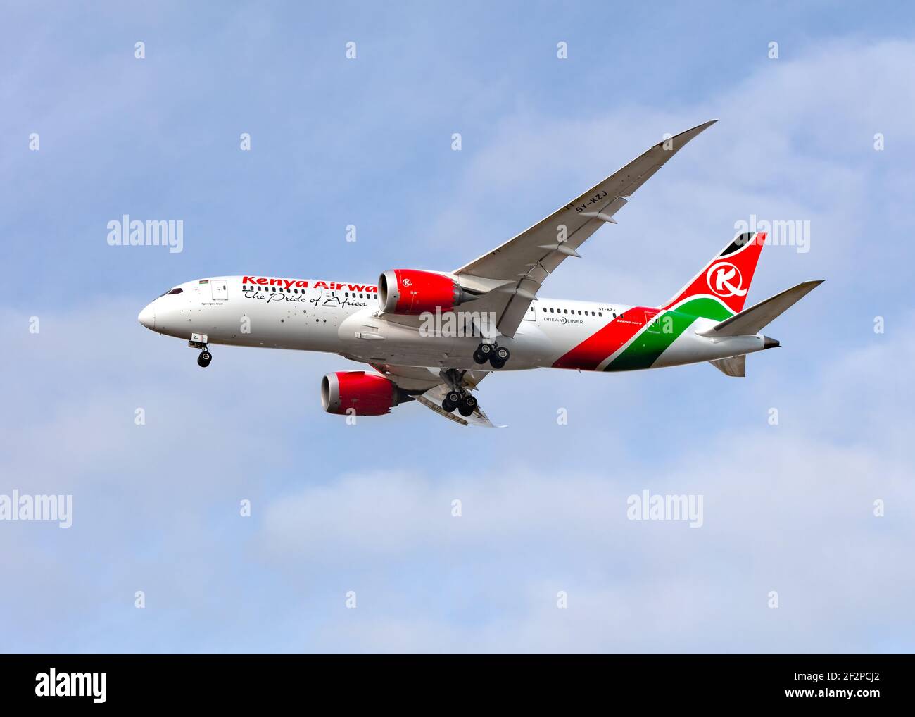 Boeing 787 dreamliner side view hi-res stock photography and images - Alamy