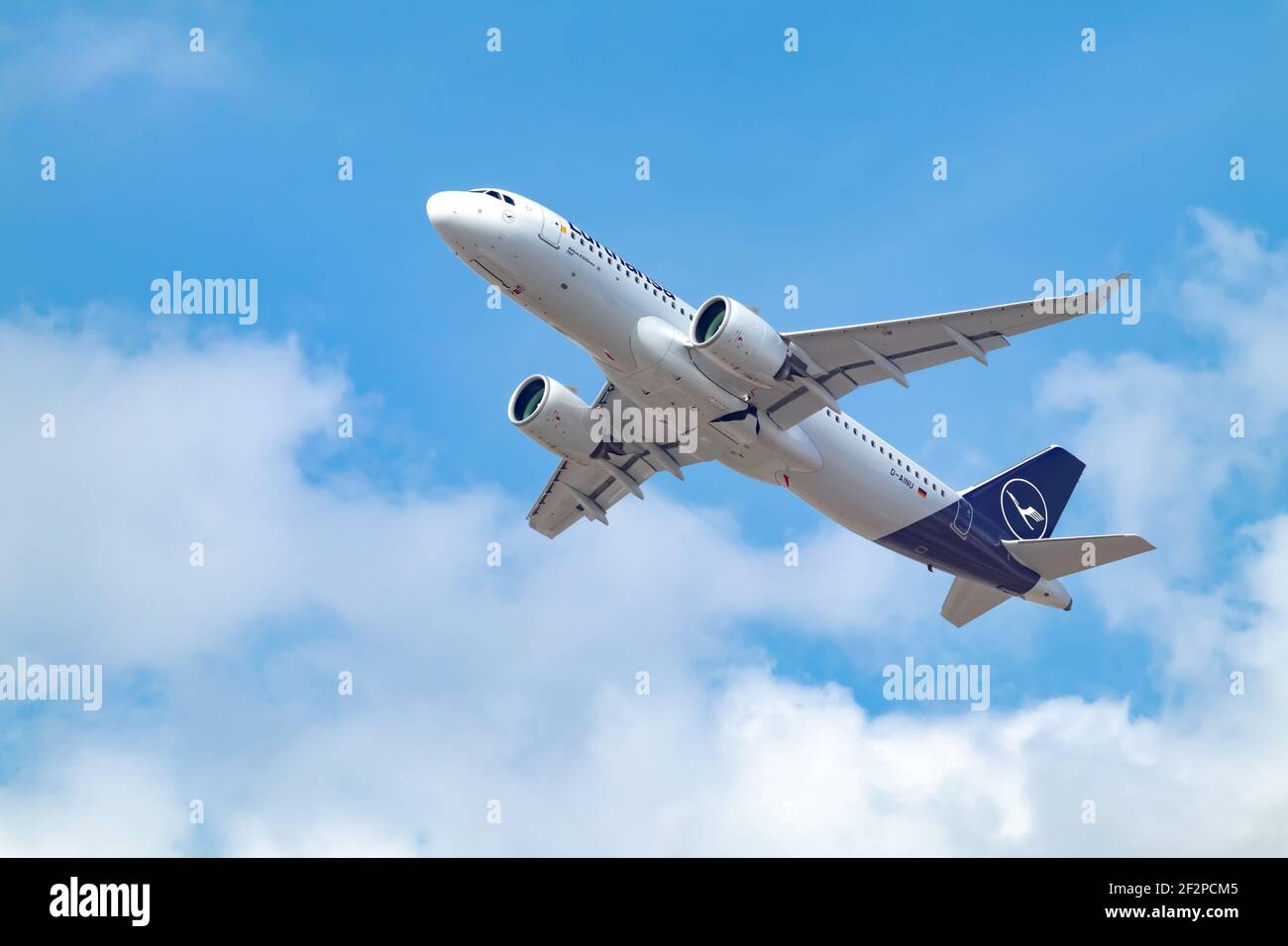 A320neo cabin hi-res stock photography and images - Alamy