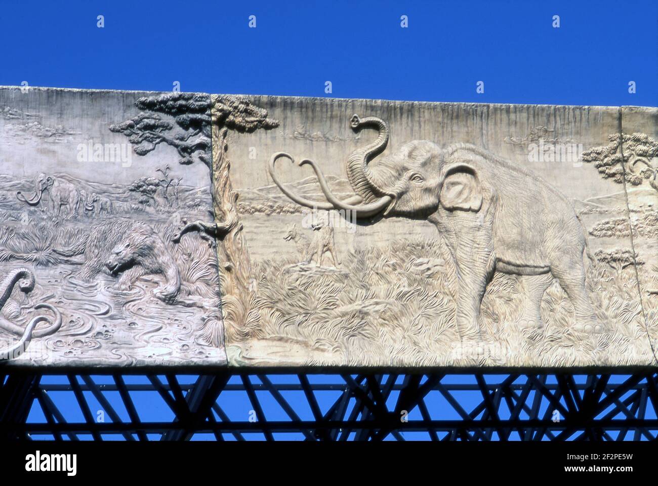 La brea tar pits family hi-res stock photography and images - Alamy