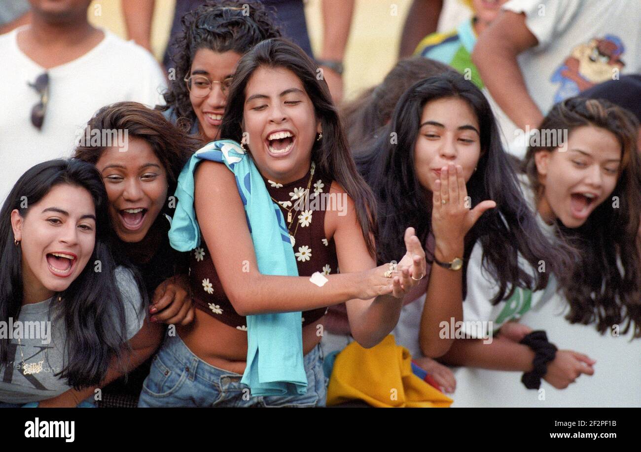 Cheer girls stadium hi-res stock photography and images - Alamy