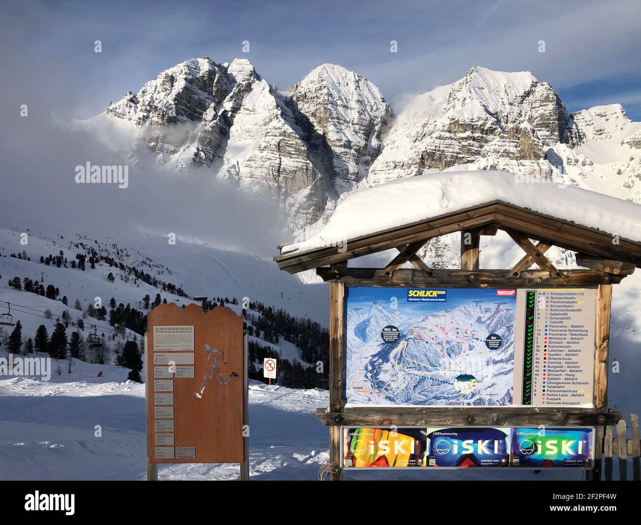 Spitzen panel hi-res stock photography and images - Alamy