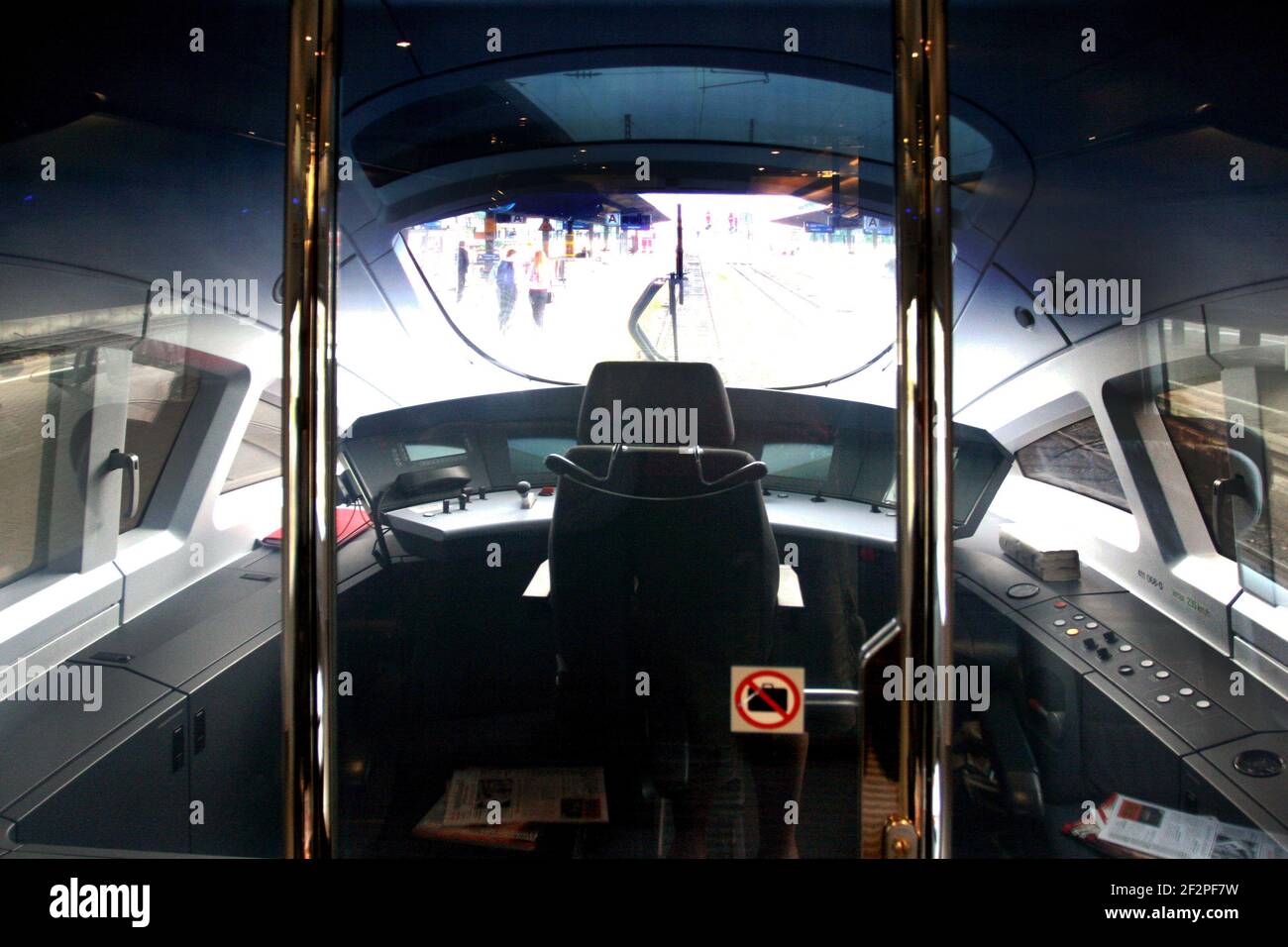 Train driver's cabin hi-res stock photography and images - Alamy